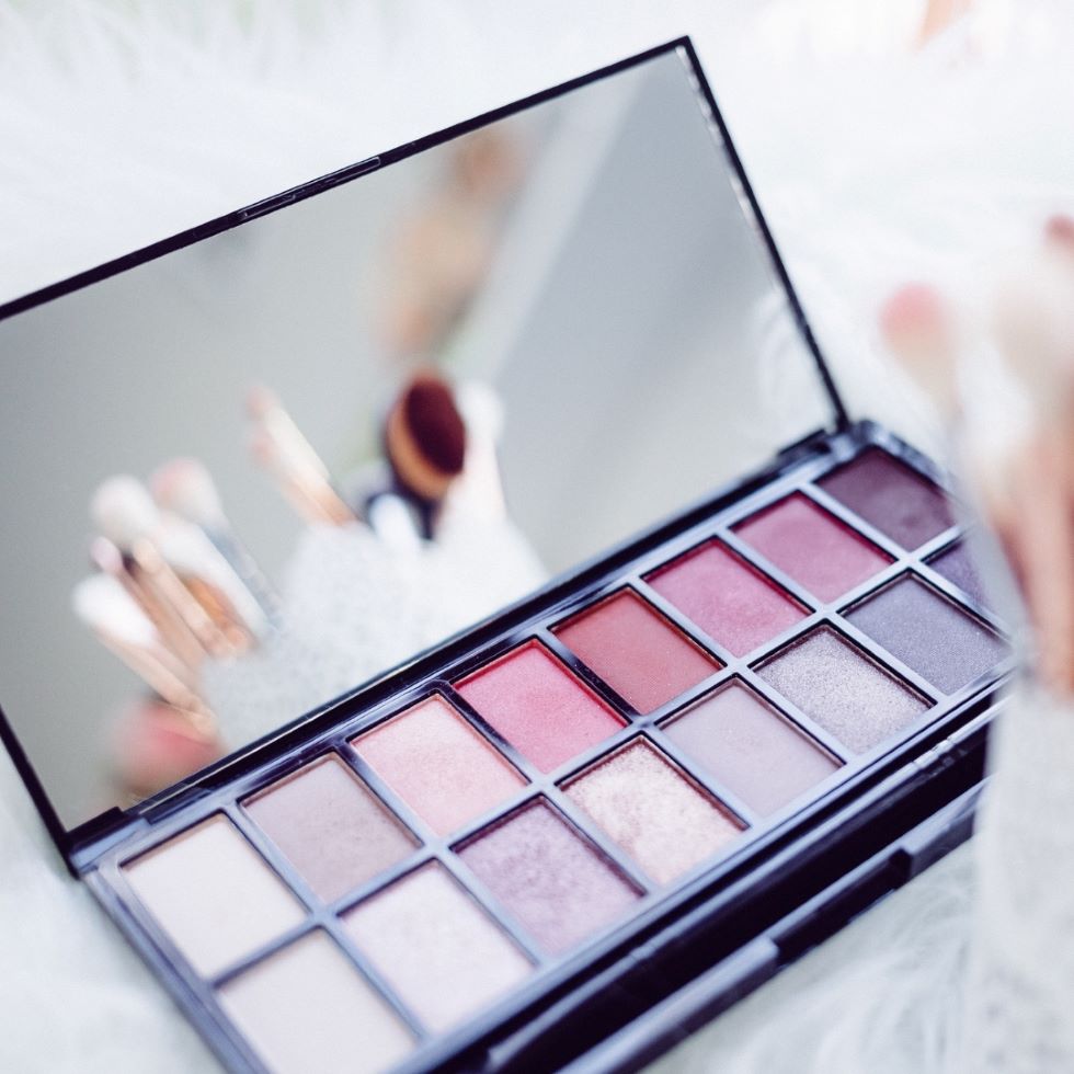 Everything to Know About Being a Beautician
