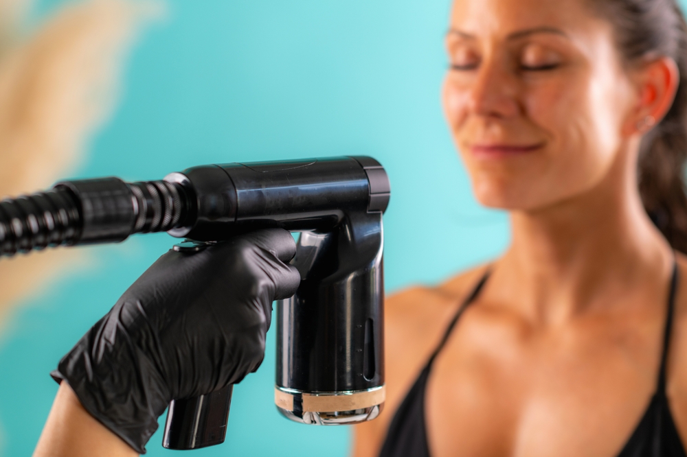 How to Avoid Streaky Spray Tans: Professional Application Techniques
